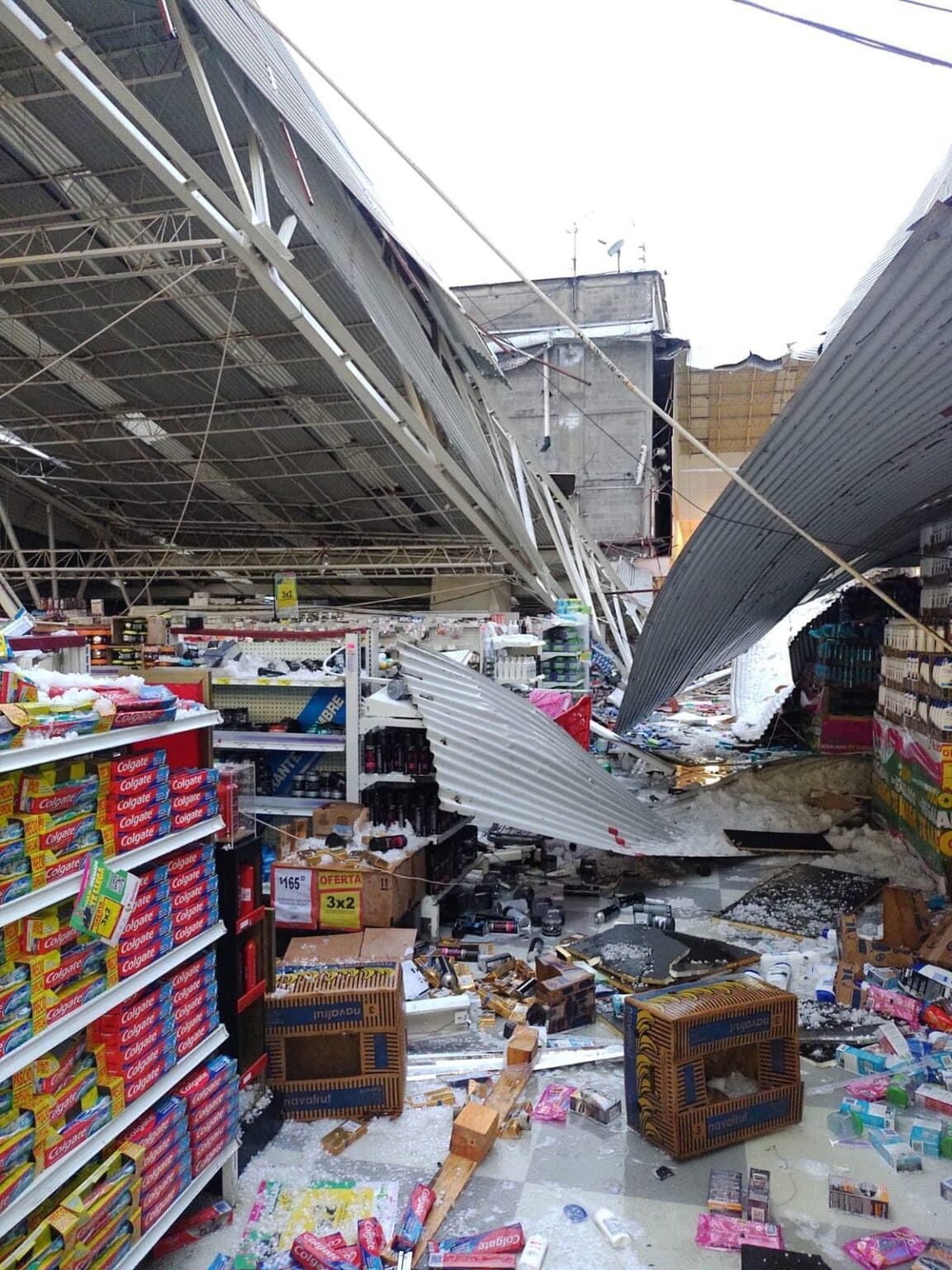 Colapsa techo de Soriana Mixcoac tras intensa granizada - México Ya Colapsa techo de Soriana Mixcoac tras intensa granizada - México Ya
