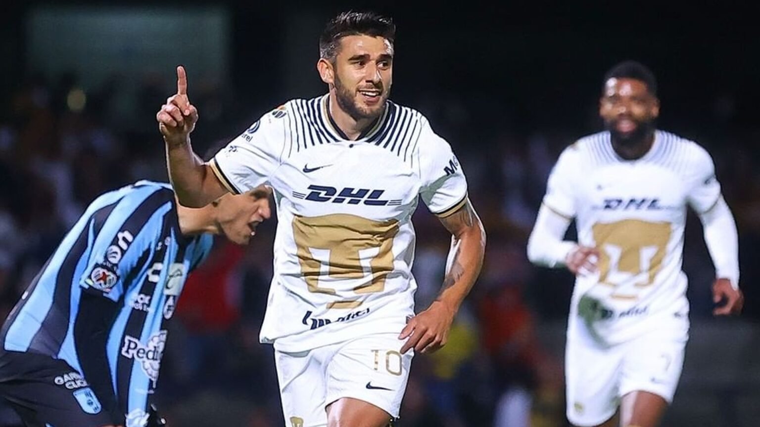 Pumas golea a Querétaro y consigue su primera victoria con Dani Alves ...
