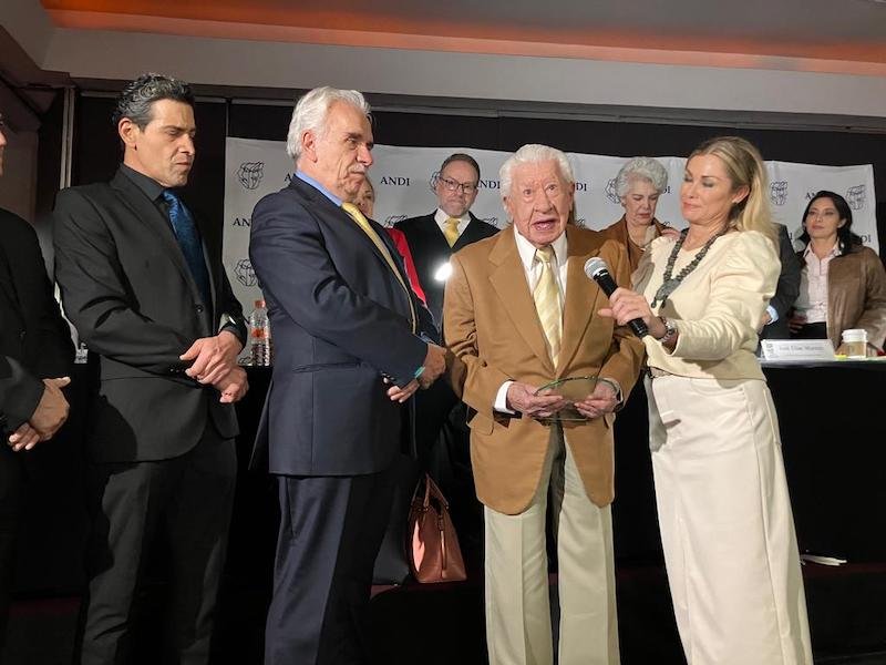 La ANDI entregó reconocimientos a su trayectoria a Ignacio López Tarso ...