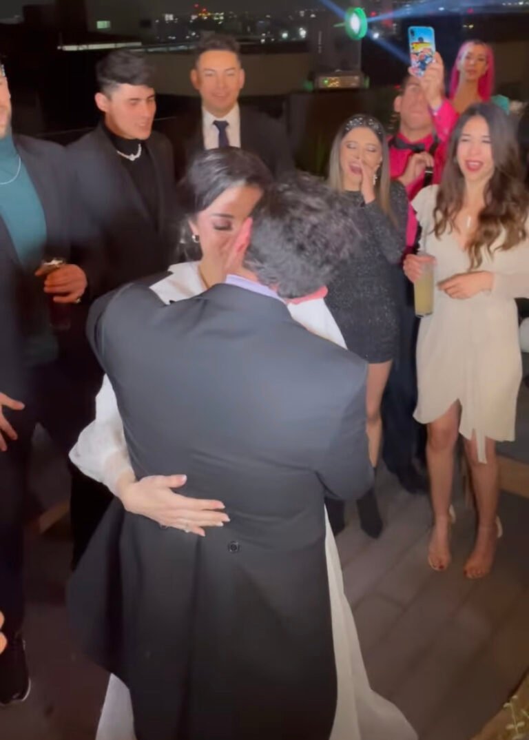 Con una divertida Boda, la actriz Violeta Isfel y su novio Raúl Bernal ...