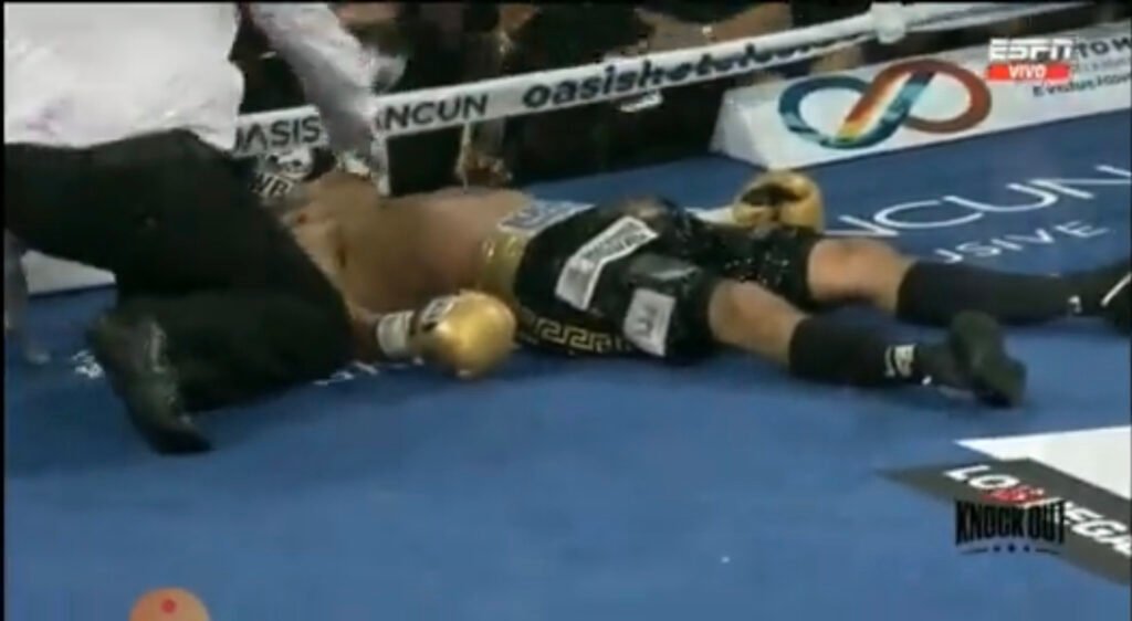 Muere el boxeador mexicano Moisés Fuentes un año después de un nocaut ...