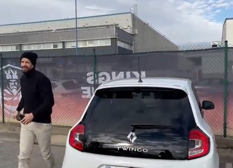 Piqué le pega respuestón a Shakira y llega en un Renault Twingo a su ...