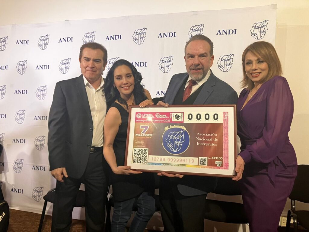 En el marco del 65 aniversario de la ANDI, la Lotería Nacional presentó un billete conmemorativo ...