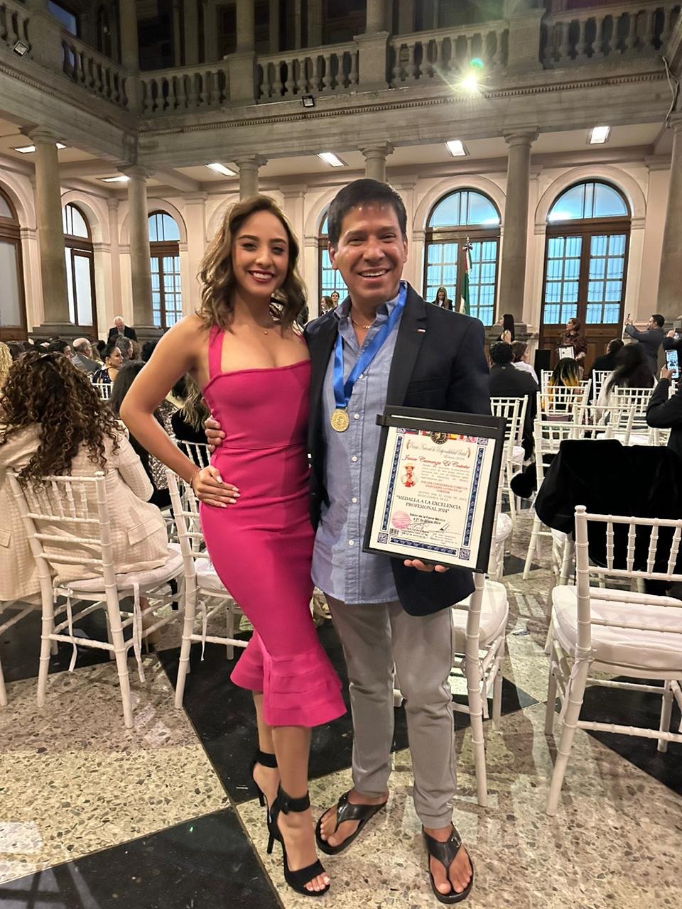 Recibe el humorista Javier Carranza ‘El Costeño’ la medalla a la ...