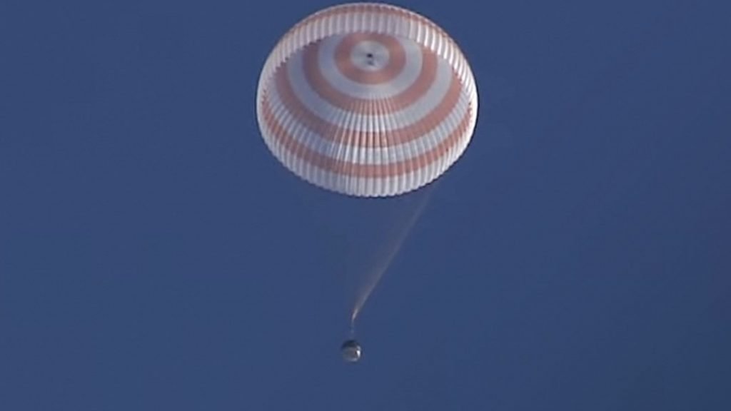 La nave espacial rusa Soyuz MS-25 volvió a la Tierra procedente de la ...
